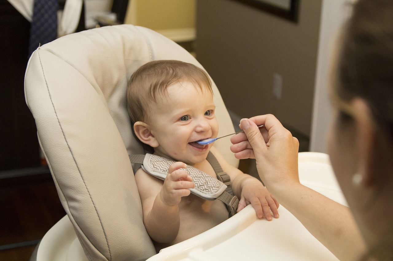 A Step-by-step Guide to Feeding Your Babies Properly - Delivery ...